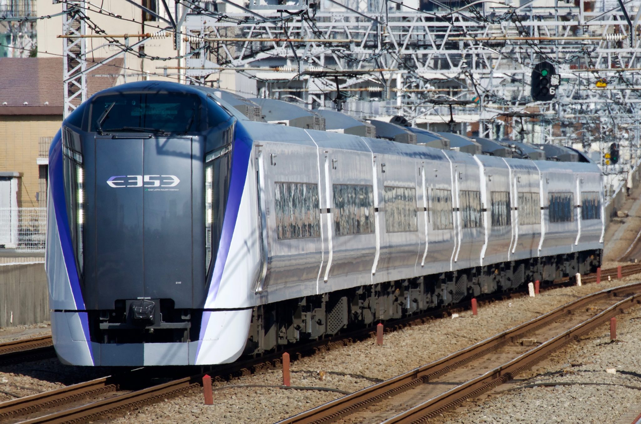 PS5のデザインが中央線特急「あずさ」に使われるE353系に似ていると話題に | Japan-Railway.com