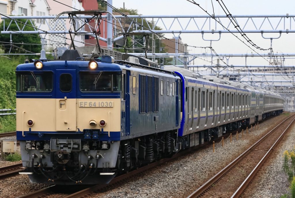 【次はどこに疎開?】E235系1000番台クラF-04編成 J-TREC新津出場配給 | Japan-Railway.com
